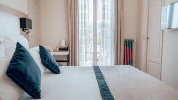 Quarto Clássico | Minibar, cofre no quarto, com decoração personalizada