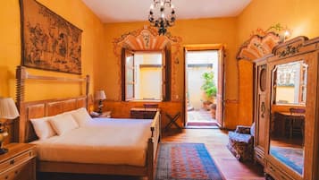 Imperial Suite, King Size Bed | Roupas de cama premium, edredons de pluma, cofres nos quartos