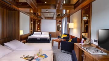 Quarto família (Superior) | 1 quarto, roupas de cama antialérgicas, cofres nos quartos, escrivaninha