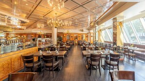 Café da manhã com buffet todos os dias mediante uma taxa