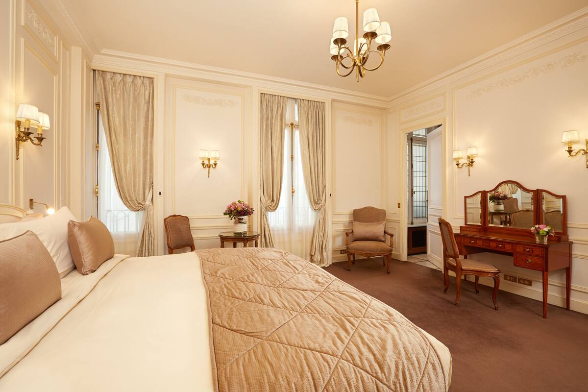 Roupa de alta qualidade, camas de colchão pillowtop, minibar 