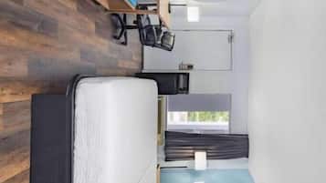 Quarto standard, 1 cama King, para não fumantes | Escrivaninha, ferros/tábuas de passar roupa, berços grátis