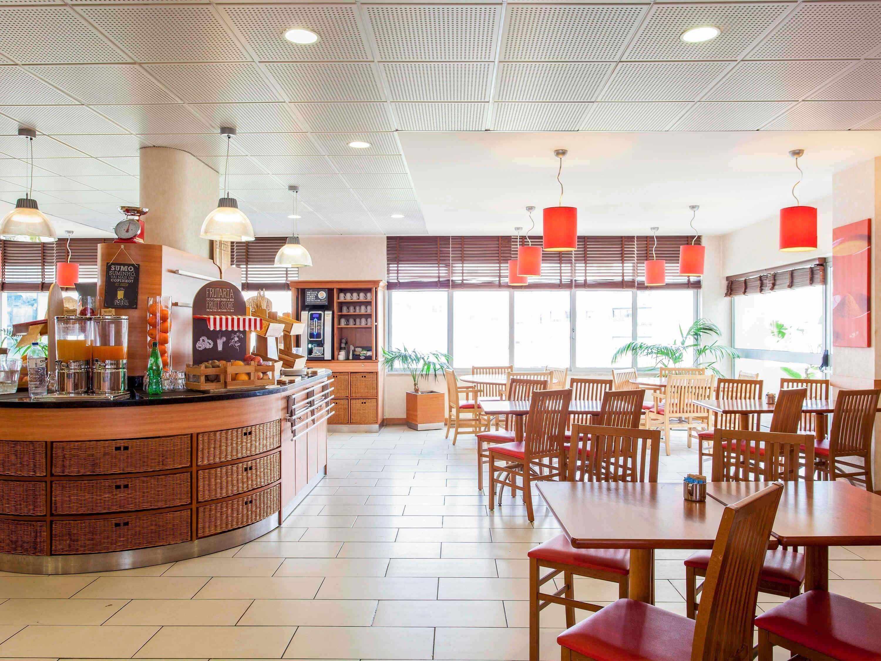 Café da manhã com buffet todos os dias mediante uma taxa