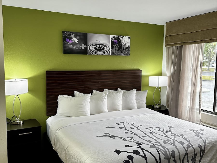 Secretária, secretária adequada para computadores portáteis