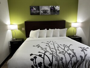Quarto, 1 cama king-size, acessível, não fumadores | Secretária, secretária adequada para computadores portáteis 