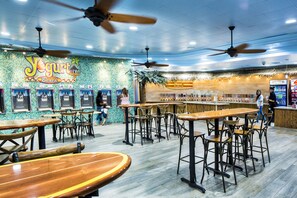 6 restaurantes, pequenos-almoços servidos, cozinha italiana 