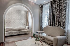 Suite | Roupa hipoalergénica, minibar, cofre no quarto, ferro/tábua de engomar