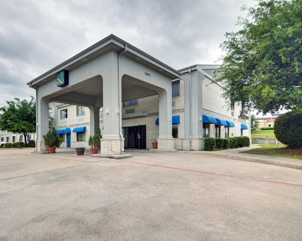 Quality Inn & Suites - Grand Prairie