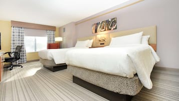 Quarto, 2 camas de casal | Roupa de alta qualidade, secretária
