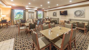 Pequeno-almoço tipo buffet diário incluído