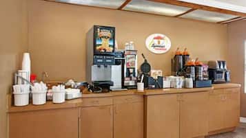 Café da manhã para viagem grátis todos os dias