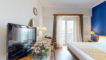 Quarto Duplo Superior, vista para o mar | Minibar, cofre no quarto, secretária 