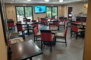 Pequeno-almoço tipo buffet incluído 