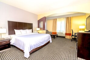 Suíte, 1 cama King e sofá-cama, para não fumantes | Escrivaninha, ferros/tábuas de passar roupa, berços grátis