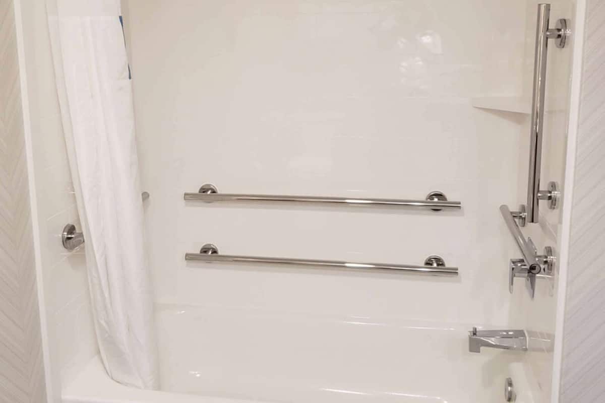 Banheiro | Produtos de toalete grátis, secador de cabelo, toalhas de banho