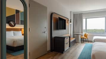 Quarto, 2 camas queen-size (High Floor) | 1 quarto, roupa de alta qualidade, cofre com capacidade para portátil