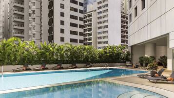 Piscina exterior, da(s) 8:00 à(s) 20:00, guarda-sóis, espreguiçadeiras