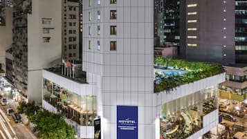 Fachada do alojamento (tarde/noite)