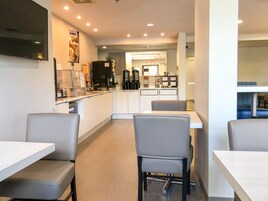Café da manhã continental grátis todos os dias