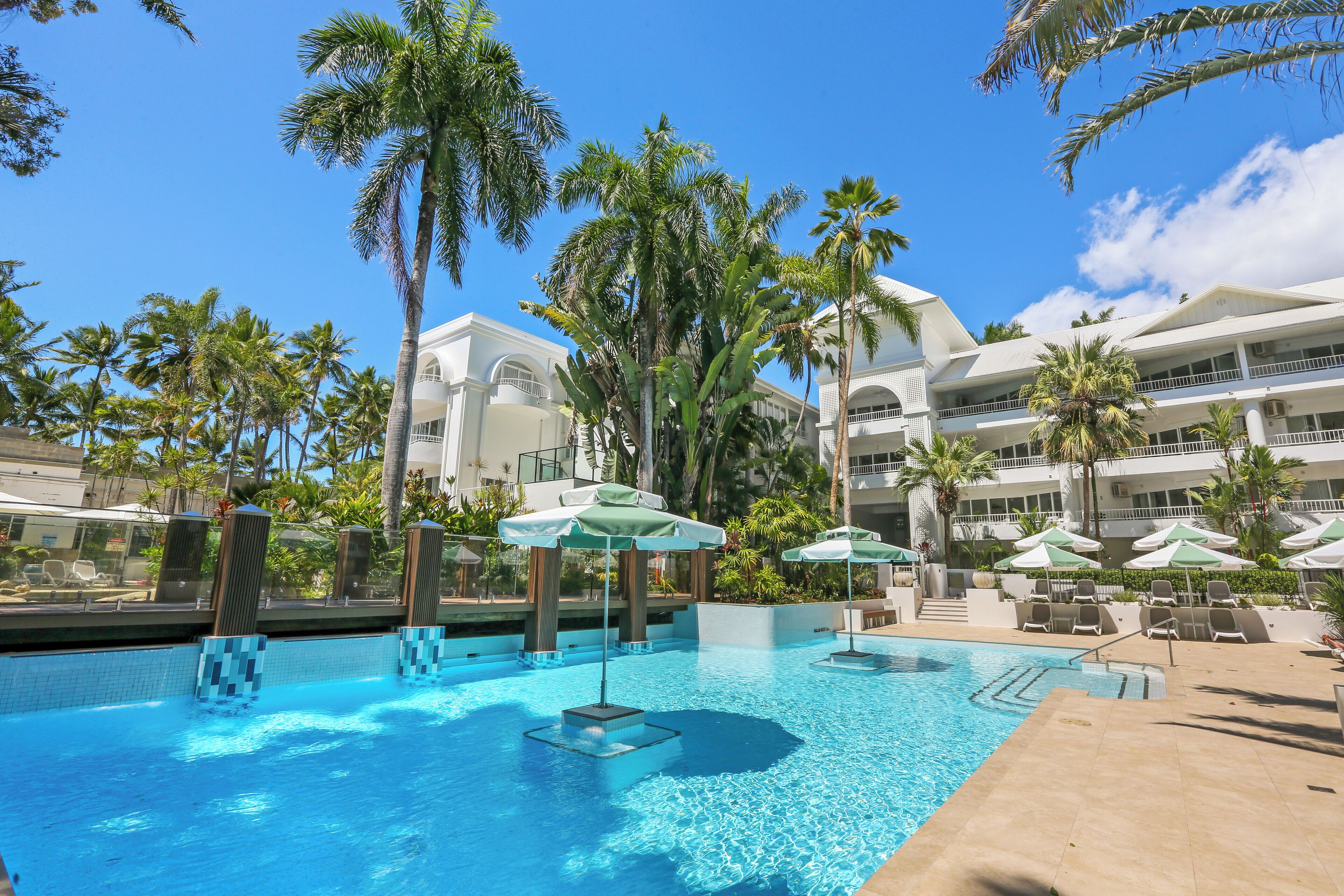 3 piscinas externas, guarda-sóis, espreguiçadeiras