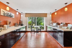 Café da manhã para viagem grátis todos os dias