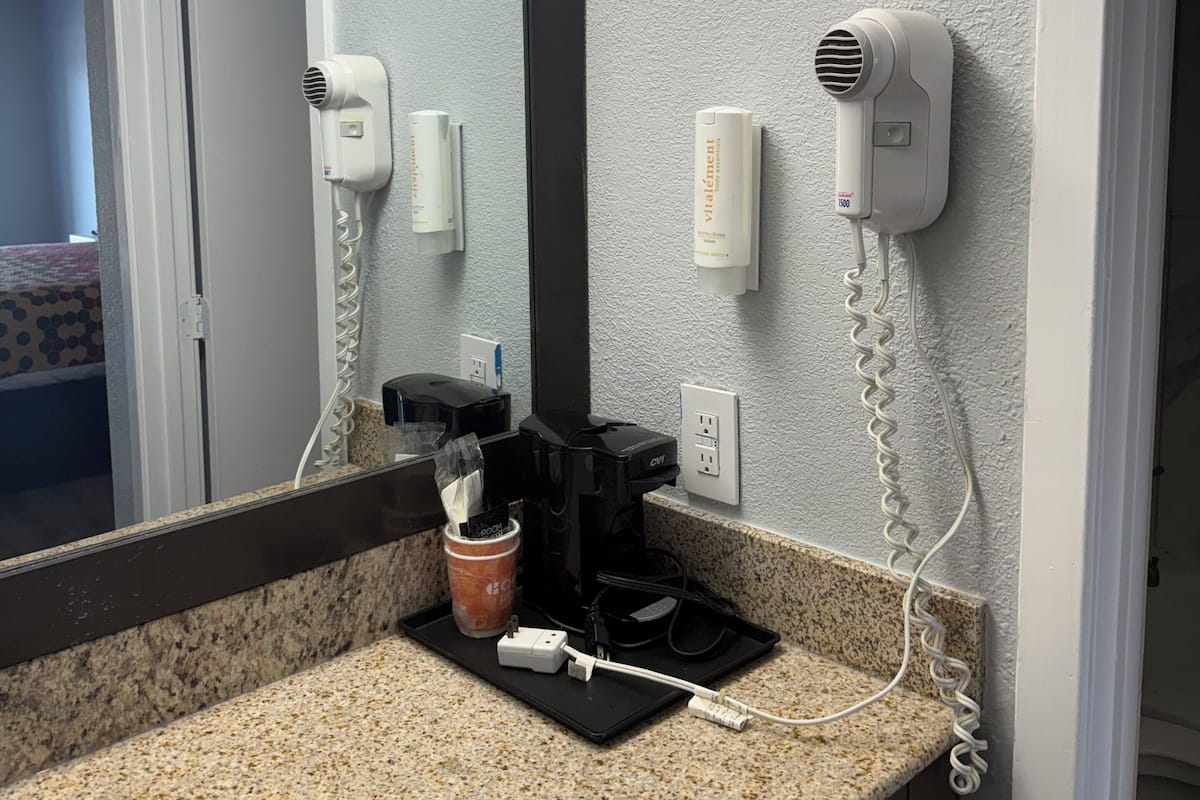 Berços grátis, camas extras/dobráveis (sobretaxa), Wi-Fi de cortesia