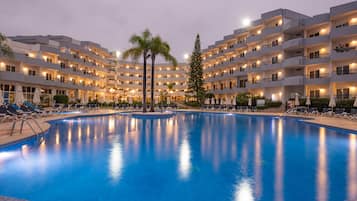 Piscina interna, piscina externa