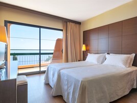Apartamento Superior, 1 quarto, vista para o mar | Cofre no quarto, quartos insonorizados, roupa de cama fornecida 