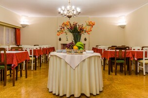 Pequeno-almoço tipo buffet diário incluído