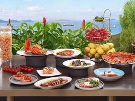 2 restaurantes, pequenos-almoços servidos, cozinha internacional 