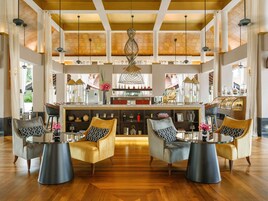 2 bares/lounges, este bar de cocktails 
