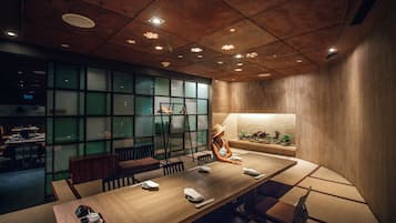 2 restaurantes, pequenos-almoços servidos