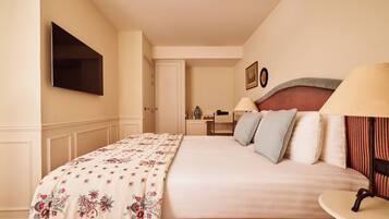 Quarto Duplo Superior | Roupa de alta qualidade, minibar, cofre no quarto