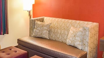 Quarto standard, 1 cama King, para não fumantes | Escrivaninha, quartos à prova de som, ferros/tábuas de passar roupa