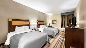 Quarto Standard, 2 camas queen-size, não fumadores | Secretária, cortinas/cortinados opacos, ferro/tábua de engomar
