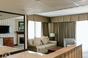 Suite Deluxe, 1 quarto, vista para a baía | Roupa hipoalergénica, secretária adequada para computadores portáteis