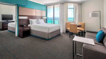 Roupa de alta qualidade, cofre no quarto, com decoração personalizada