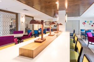 Café da manhã com buffet grátis todos os dias