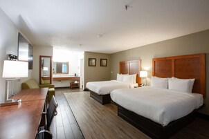 Quarto Familiar, 2 camas queen-size, não fumadores (with Sofabed) | 1 quarto, com mobília individualizada, secretária 