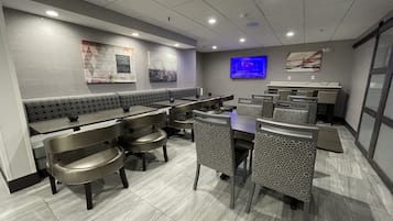 Café da manhã para viagem grátis todos os dias