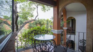 Terrace Suite, King bed and Jacuzzi | Varanda