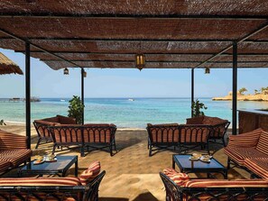 5 restaurantes, pequenos-almoços servidos, cozinha internacional 