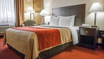 Camas com colchões pillow-top, cofres nos quartos, escrivaninha