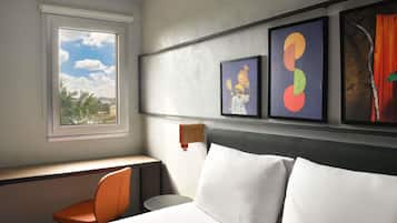 Quarto standard, 1 cama de casal (Recently renovated) | Roupas de cama premium, cofres nos quartos, escrivaninha