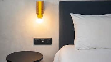 Quarto Standard, 2 camas individuais (Recently renovated) | Roupa de alta qualidade, cofre no quarto, secretária