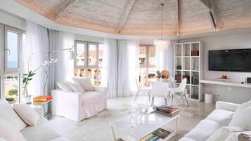 Suite, 1 cama king-size, vista para o oceano (Legend Suite) | Roupa de alta qualidade, edredões de penas, minibar, cofre no quarto