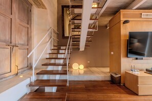 Suite, 1 cama king-size (Duplex, Colonial Area, Butler Service) | Roupa de alta qualidade, edredões de penas, minibar, cofre no quarto 