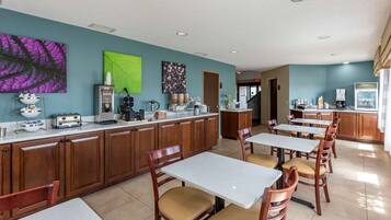 Pequeno-almoço takeaway diário incluído