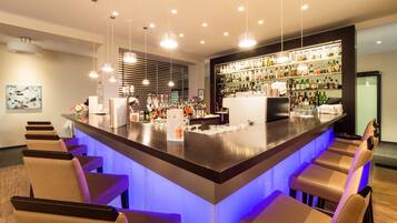 2 bares/lounges