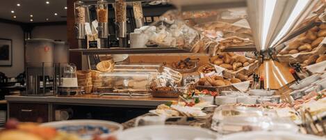 Café da manhã com buffet diário (EUR 16.50 por pessoa)